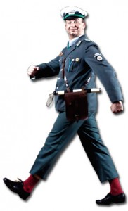 DDR Ostalgie Comedy mit Volkspolizist ABV Bulli